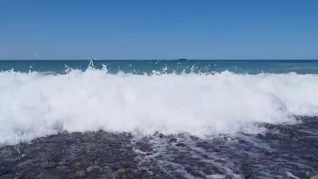 Море, солнце, кораблик (Гулрыпш, Абхазия)