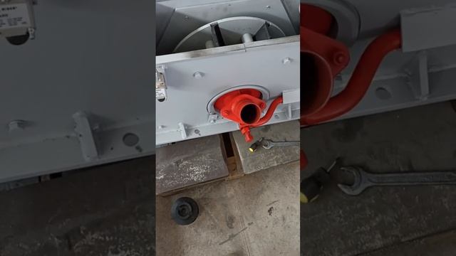 Нормальный звук движения лопастей в рабочем колесе дробеметного аппарата