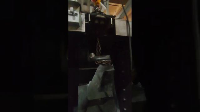 Загрузка в дробеметную камеру ЛТ4827 (с крюковыми подвесами)