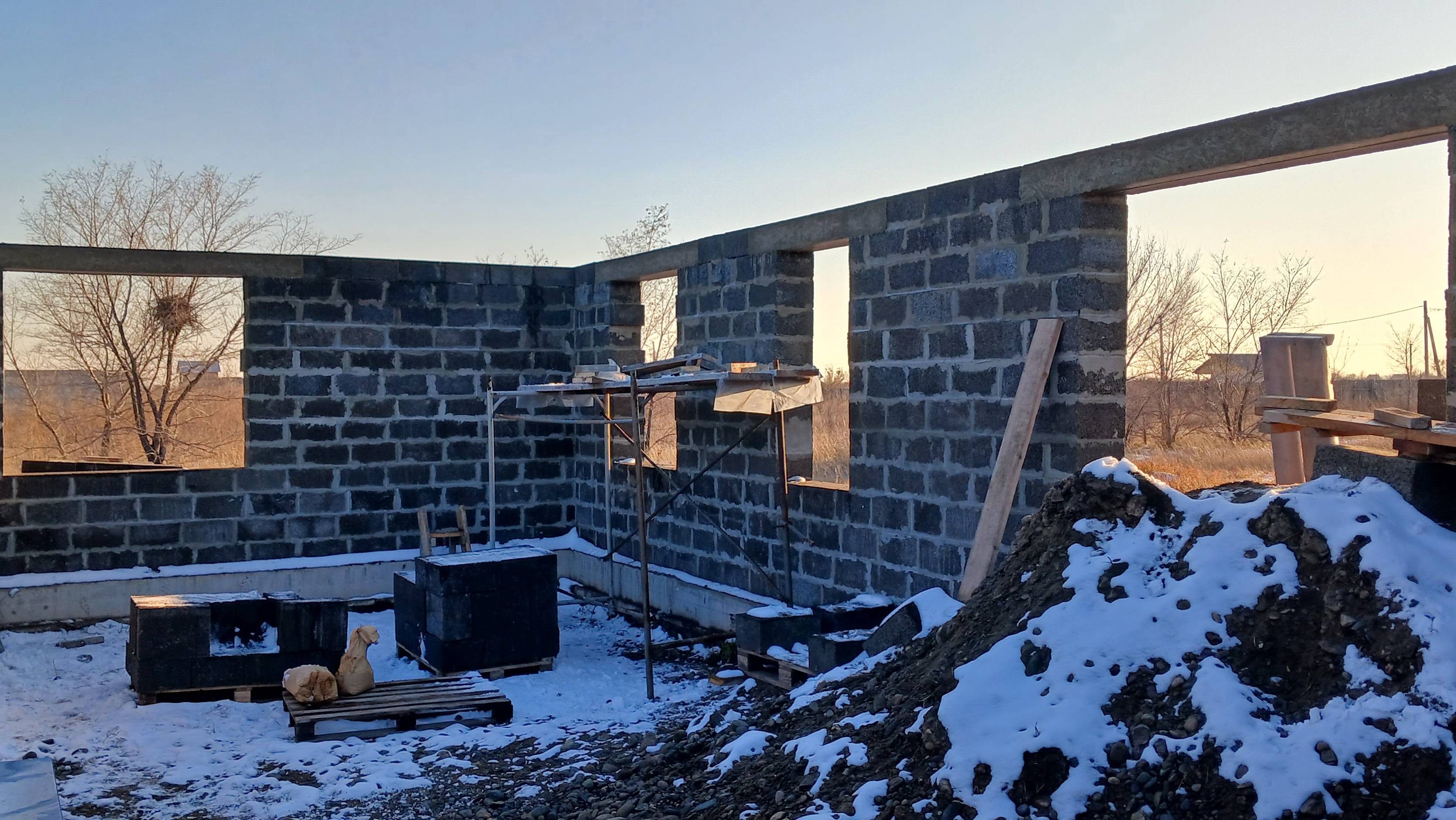 Заливаем перемычки.
Выпуск №18