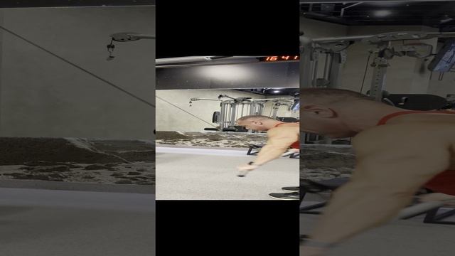 Тяга Рэйдера широким хватом