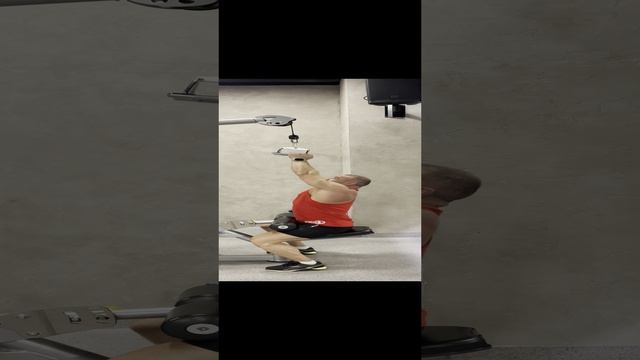 Тяга верхнего блока узкой рукоятью