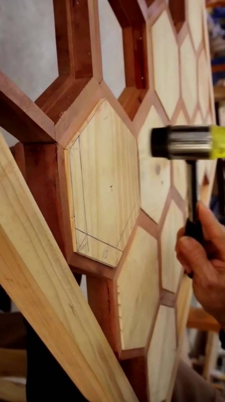 Мастер-класс как сделать/изготовить мебель/декоративный стол изделие из дерева своими руками