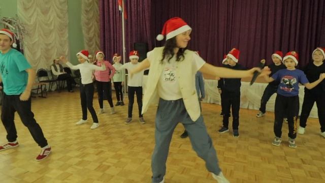 С НОВЫМ ГОДОМ !!! КЦ ТРИАШ, 6 ШКОЛА