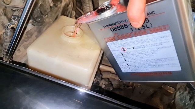 TOYOTA 08886-01805 жидкость гидроподвески LAND CRUISER, CYGNUS