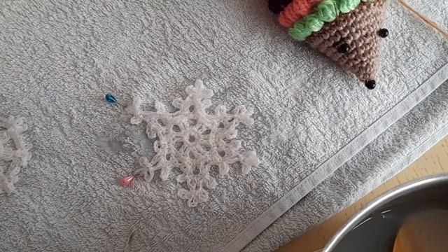 Как накрахмалить снежинки.  Просто и наглядно