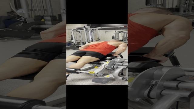 Сгибание ног лёжа