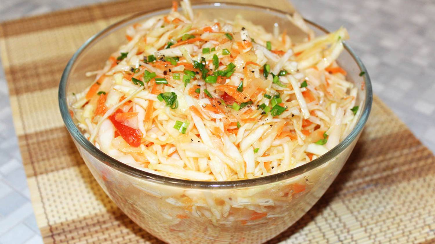 Салат из свежей капусты. Постный овощной салат на все случаи жизни.