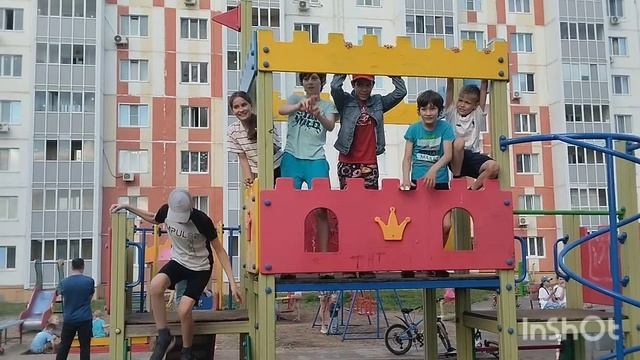 5.06.2024 Большие маленькие ребятки резвятся на детской площадке