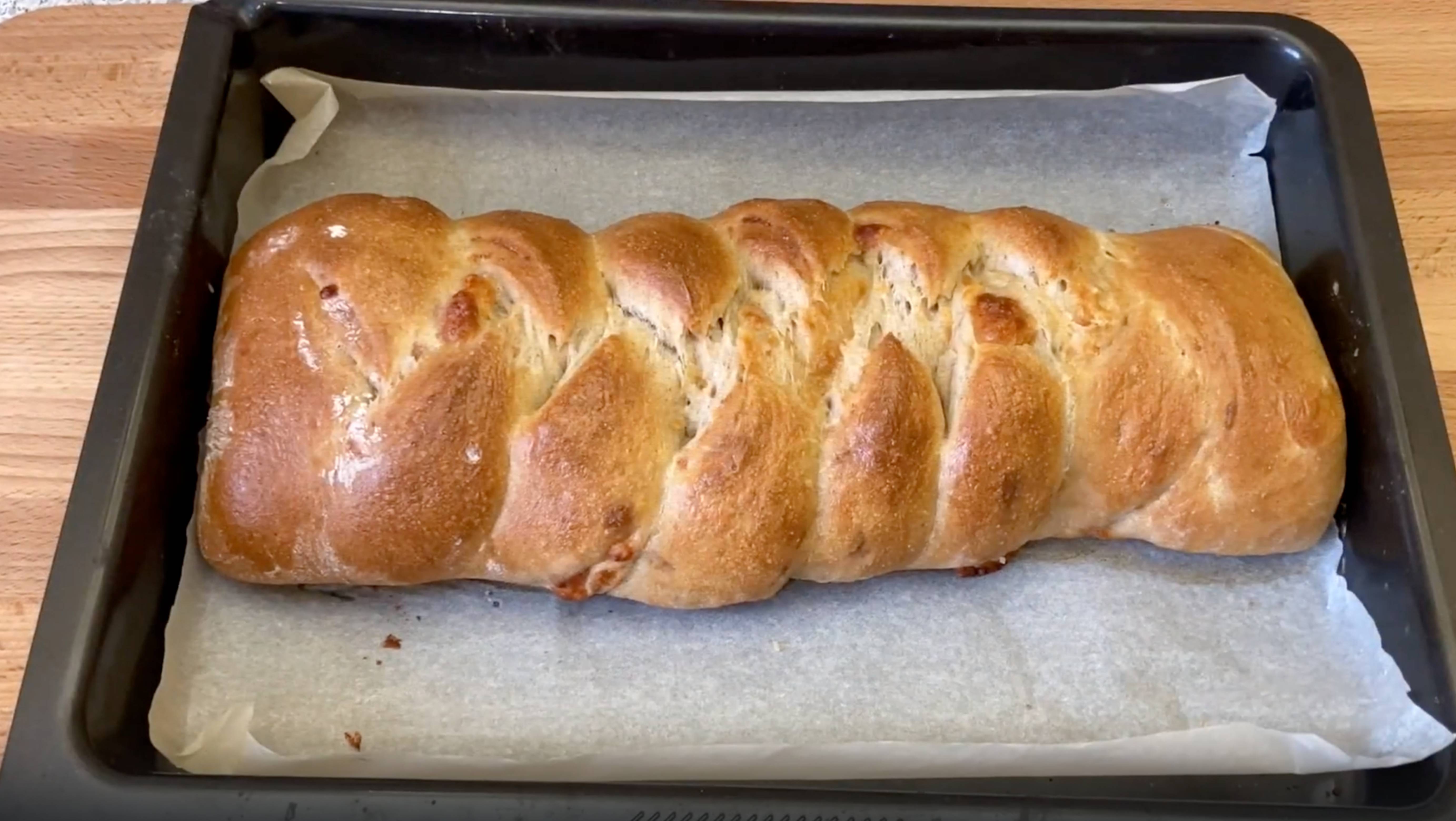 Белый хлеб (плетёнка) на закваске с добавлением цельнозерновой муки