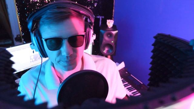 Я откровенен только лишь с луной... Автор: Сергей Кузнецов - Ласковый май. Исполняет Сергей Белов