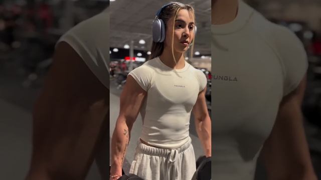 Beautiful Muscular Latina Bodybuilder WORKS OUT HER BIG MUSCULAR ARMS