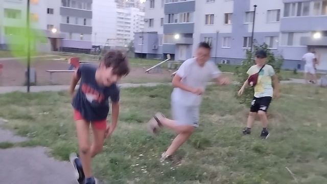 17.08.2024 Ребятки разыгрались во дворе своего дома