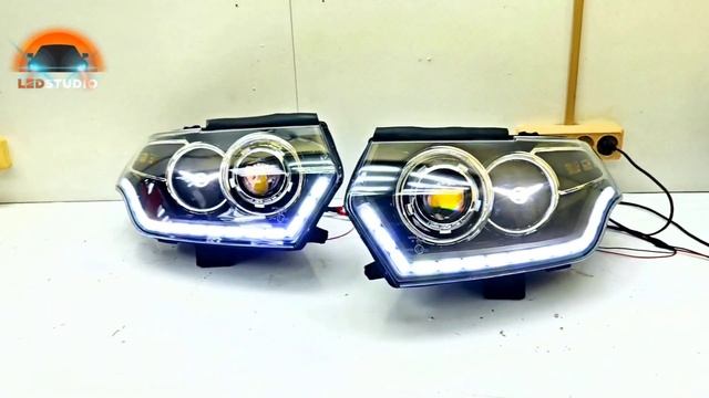 Светодиодный тюнинг комплект фар для УАЗ ПАТРИОТ. Фары с ДХО бегущий поворот и логотипом.