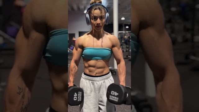 Ruby Rivera Latina Bodybuilder HER BICEPS ARE HUGE
