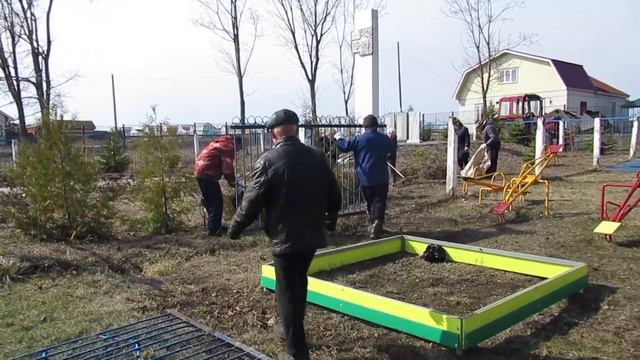 Благоустройство парка культуры и отдыха при МКЦД д. Тоскаево 13 апреля 2019 года