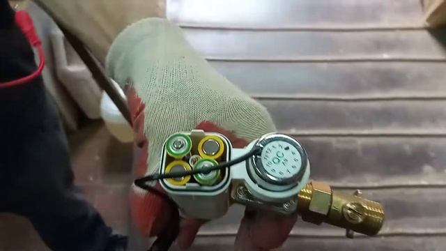 Как заменить батарейки в писсуарах Lagyraty