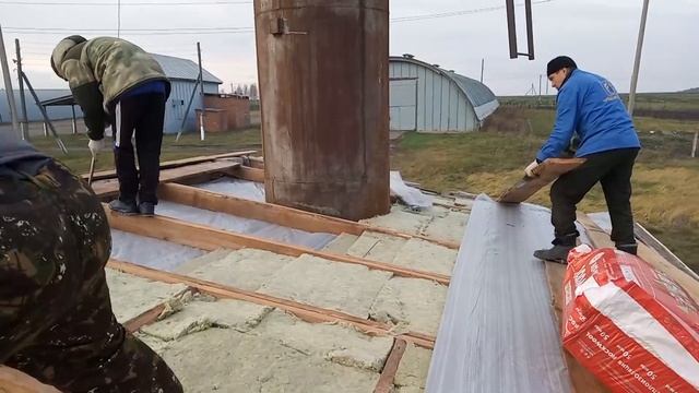 Замена кровли пристроя при водонапорной башне в д. Тоскаево 27-28 октября 2019 года