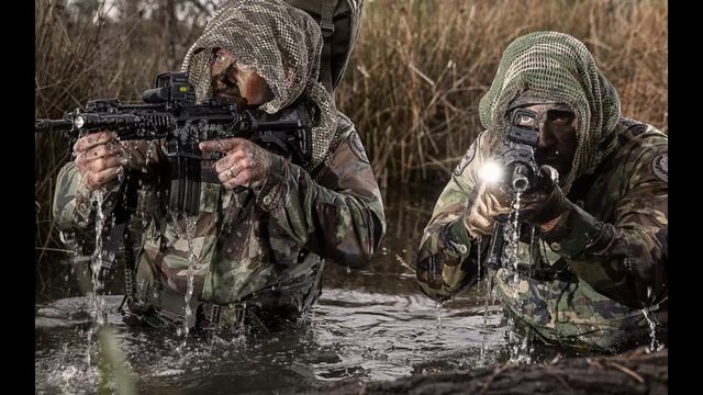 Кто шагает..