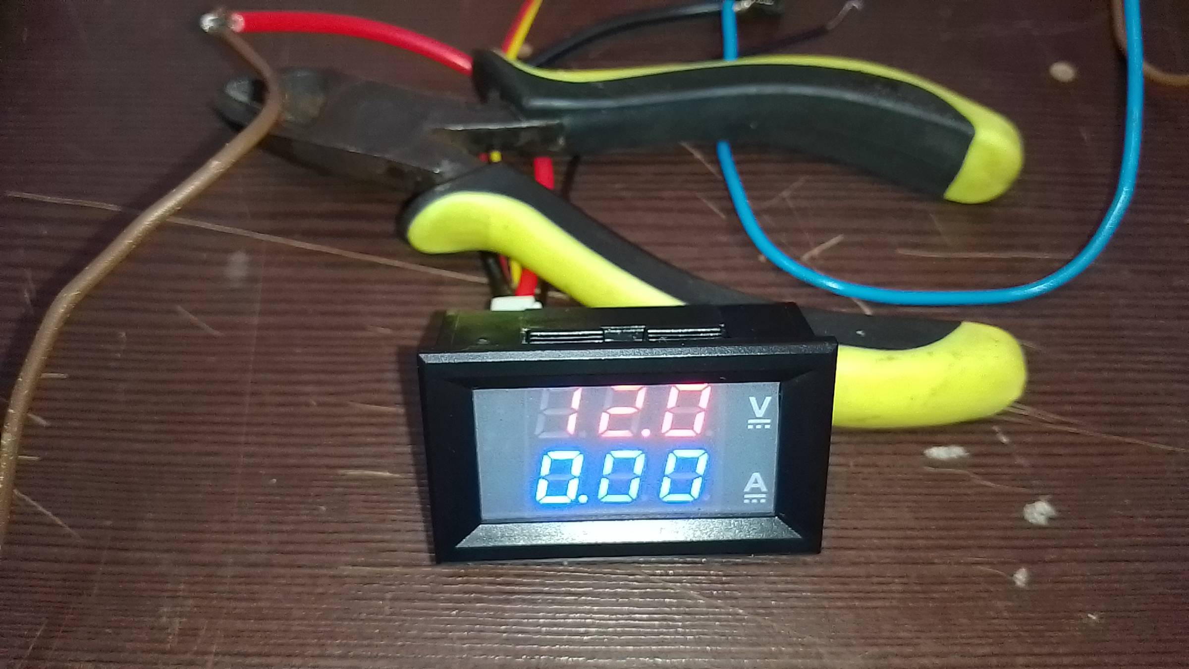 КАК ПОДКЛЮЧИТЬ ЦИФРОВОЙ АМПЕРМЕТР АВТОМОБИЛЬНЫЙ