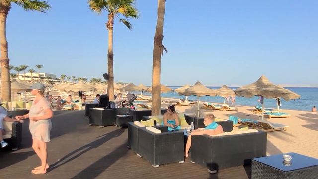 Пошли в соседний отель на кубинскую вечеринку