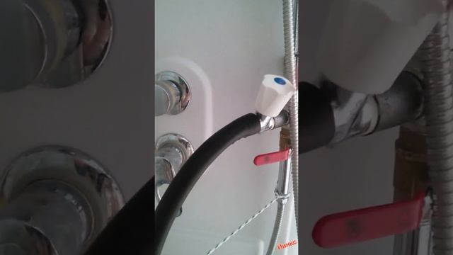 Когда крана в душевой кабине нет, но очень хочется