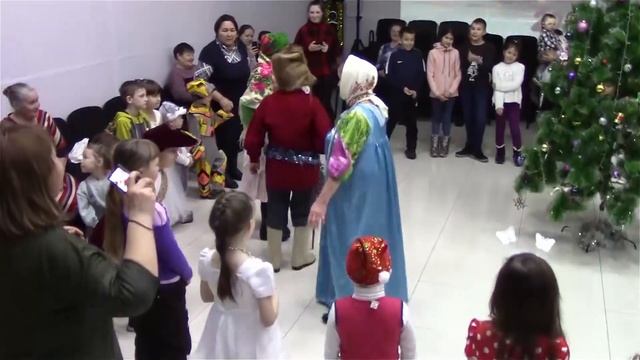 Нарезка фильма детского утренника в МКЦД д. Тоскаево 1 января 2020 года