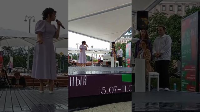 Песенка Глории из оперетты "Цирк зажигает огни" (12 музыкантов). Исп. Екатерина Кузнецова.