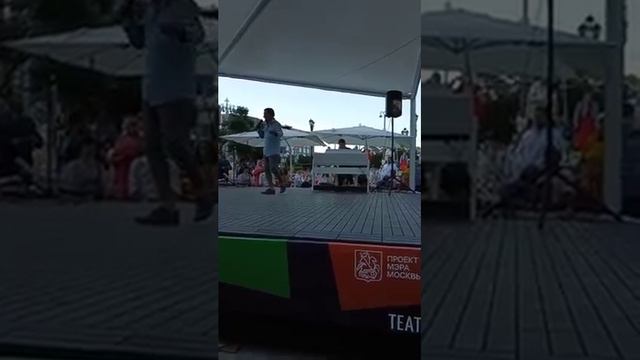 Песенка Бони из оперетты "Сильва" И. Кальмана. Исп. Владислав Кирюхин.