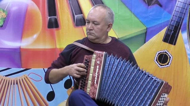 «Иртсе кайрĕç ачаллăх çулсем»  в исполнении Ивана Шурбина