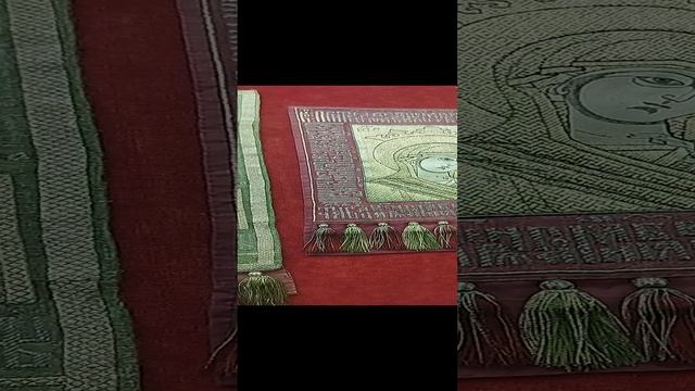Строгоновское золотное и лицевое шитье. Вышитая икона. Подвесные пелены под иконы в храме.
