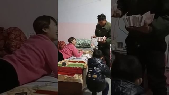 Всю зарплату жене! 😀