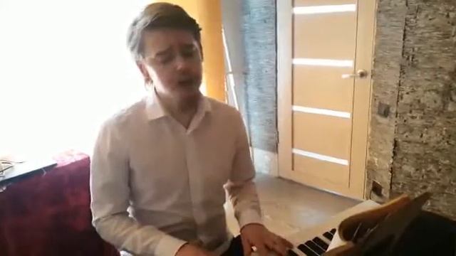 Поздравление с 9 мая. Поет Денис Карпуков.