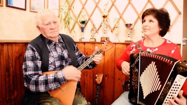 Звучит балалайка и гармонь