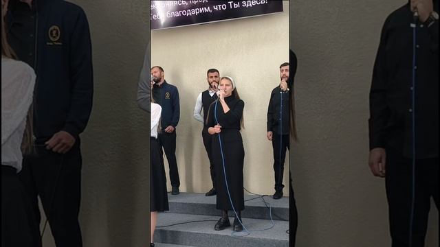 Он здесь, Он здесь / Христианские песни