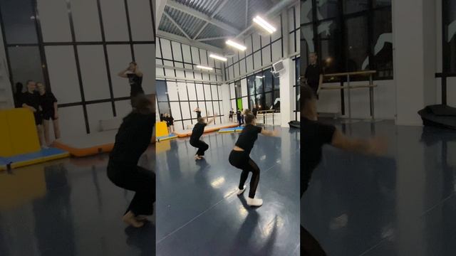 Акробатика - обязательная составляющая программы студии АС