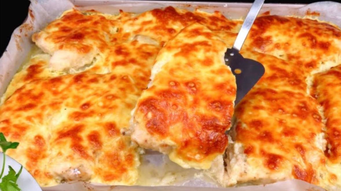 КУРИНАЯ ГРУДКА ПОД СЫРНОЙ ШАПОЧКОЙ