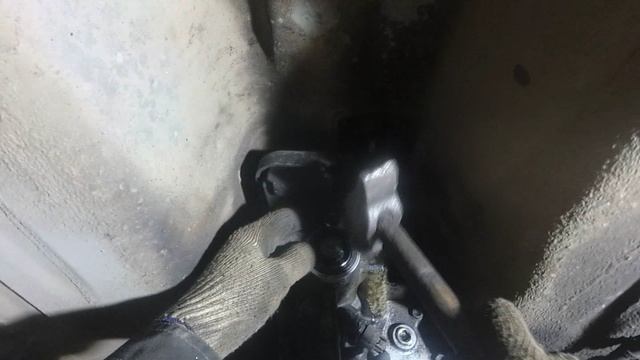 Suzuki. Grand Vitara 2. Замена сальника заднего раздатки.