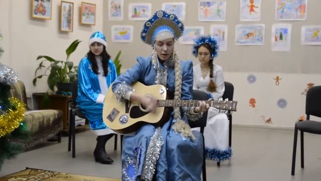 Поет Аня Захарова