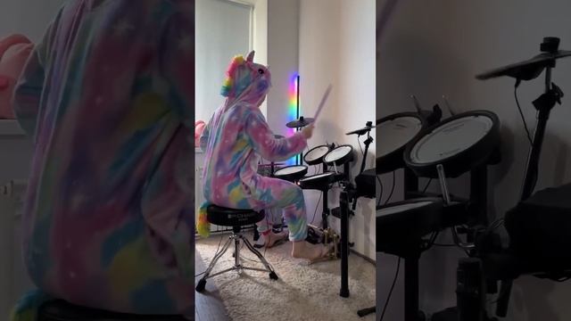 Кайфую от песни группы Electric Callboy - HYPA HYPA