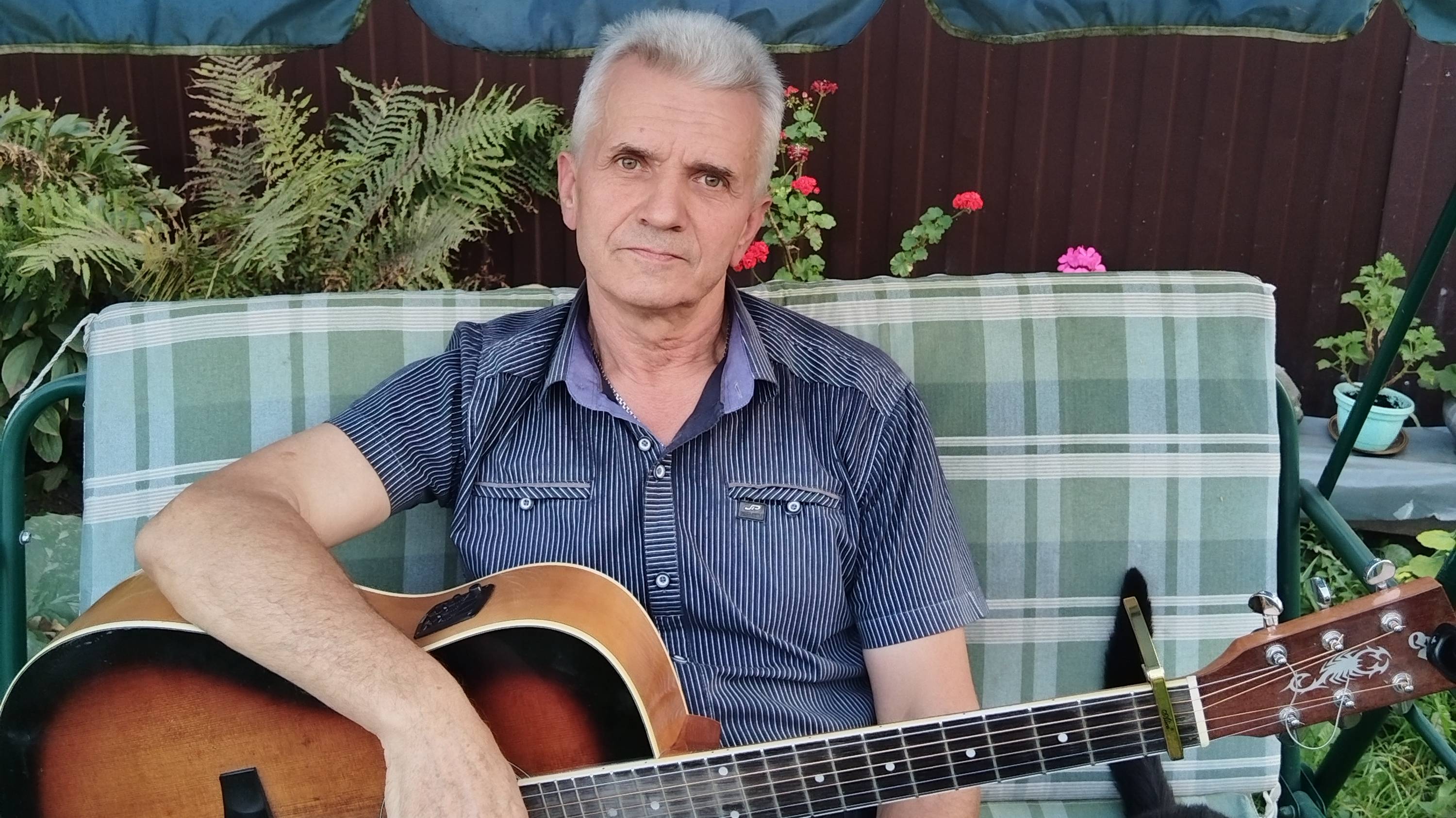 На площадке танцев .