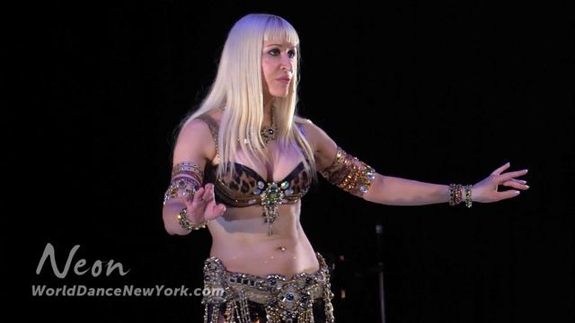 Belly Dance How to: Chest Figure 8 Move - Belly Dancing - with Neon