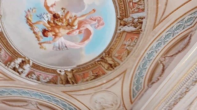 "Березовый домик" с секретом. Жена хотела удивить мужа - её сюрприз в парке Гатчинского дворца