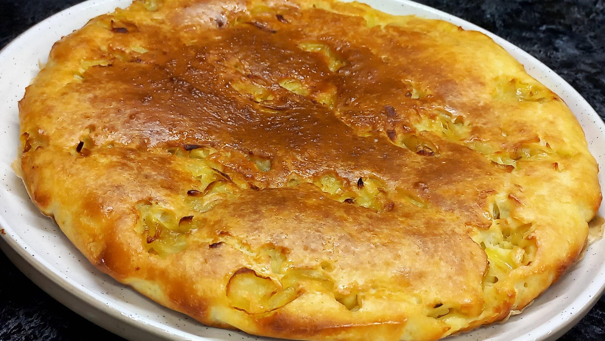 Заливной пирог с луковой начинкой