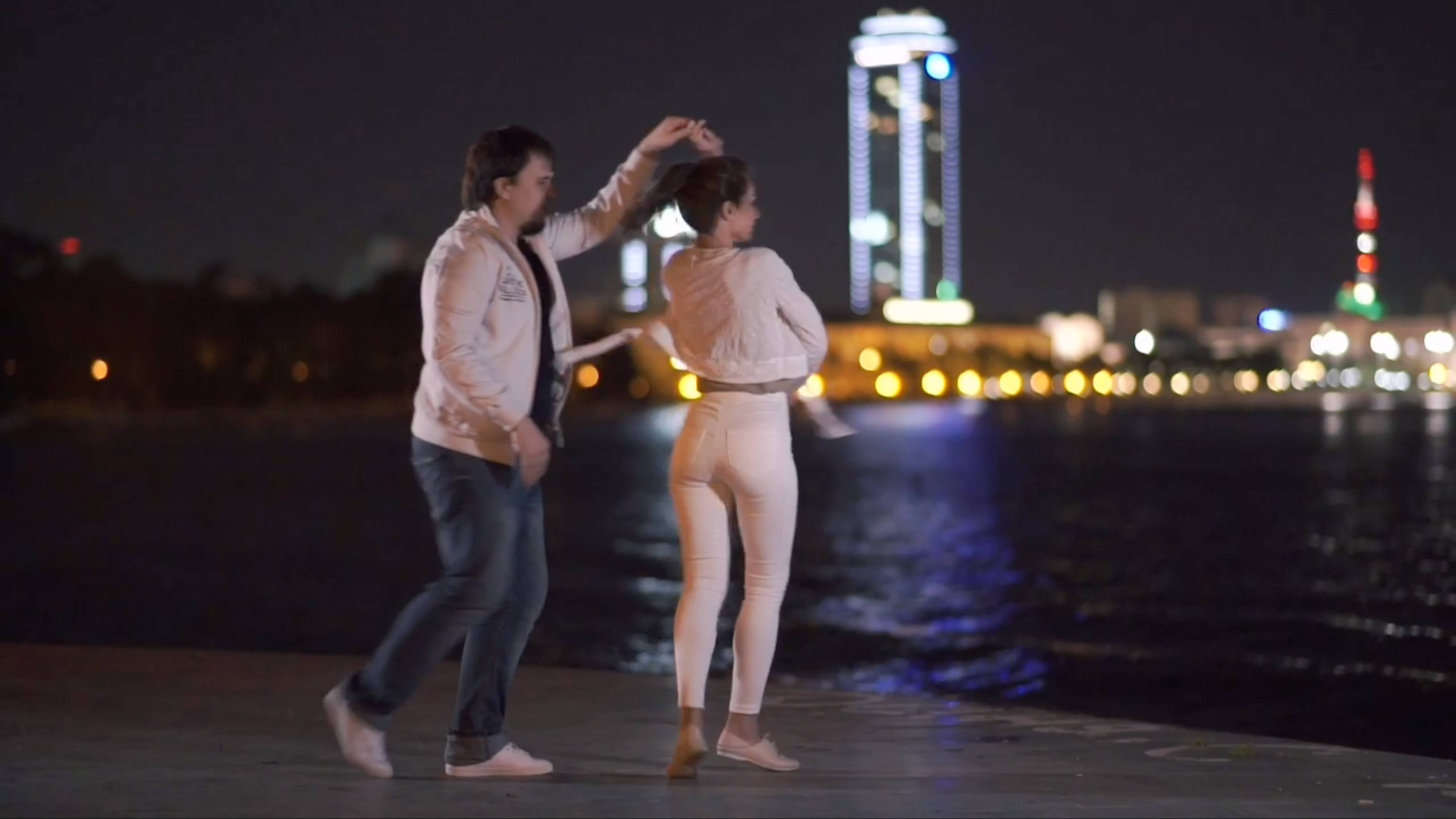 Латинские танцы для начинающих взрослых — Salsa. Видео