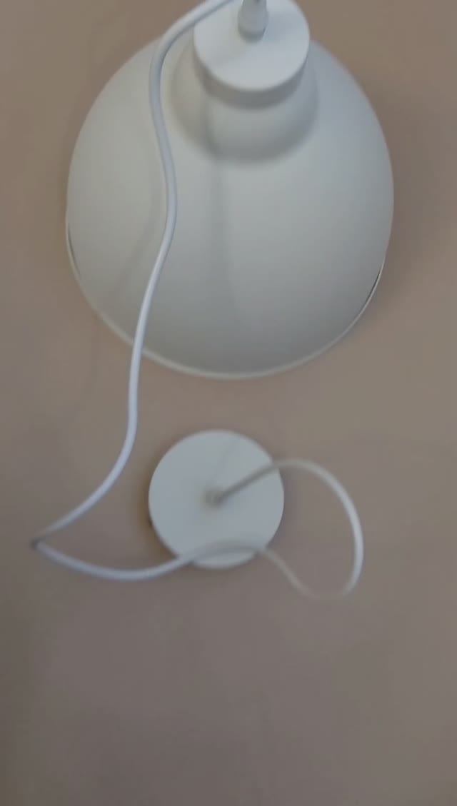 Подвесной белый светильник из металла Braccio на одну лампу