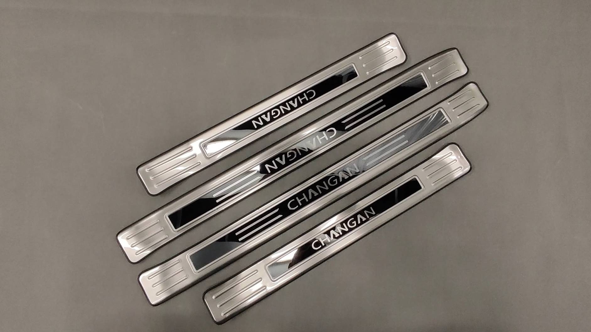 Накладки на внешний порог для Changan HUNTER plus (серебро)