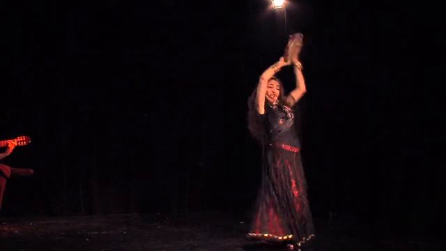 Learn how-to: Baile Puro de Mujer - Original Feminine Flamenco, with a tambourine, by Puela Lunaris