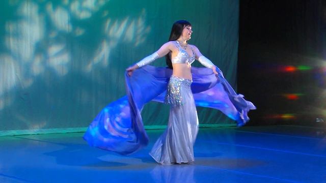 Tanna Valentine - belly dance veil improvisation