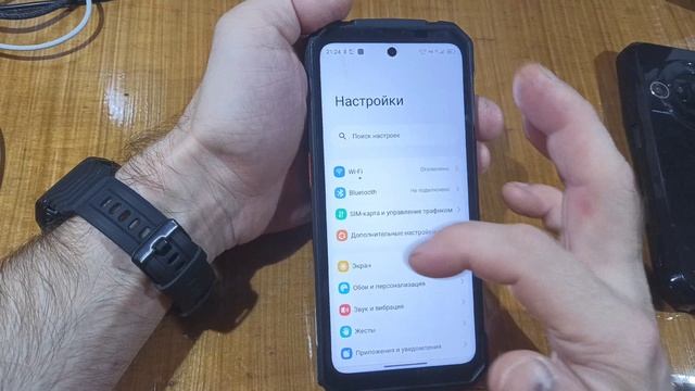 Если у вас смартфон притормаживает в интернете (ранее не тормозил) и путает ваше местоположение...